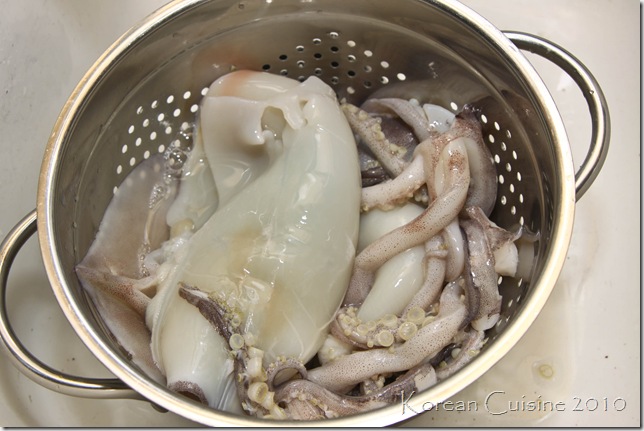 Korean Cuisine: Ojinguh Bokeum Version 2.0 - Squid Stir Fry - (오징어 볶음)